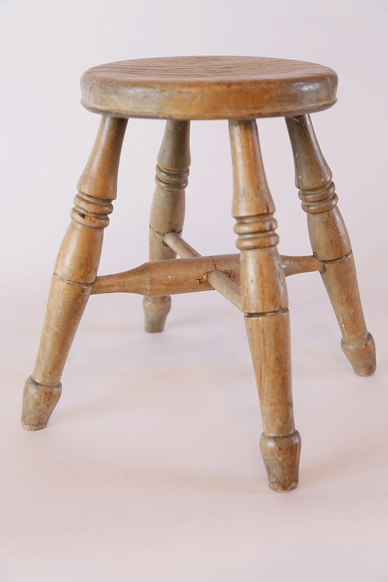 Cricket Stool - 19th Century English Elm Cricket Stool - Rafael Osona ...