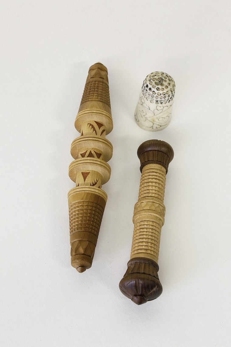 Scrimshaw - Scrimshaw Whalebone Thimble - Rafael Osona Auctions ...
