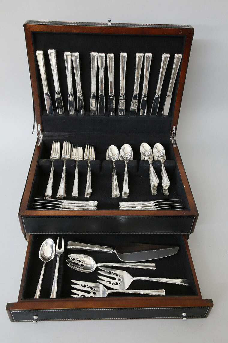 90 Piece Lunt Sterling Silver Flatware Service For Twelve in the ...
