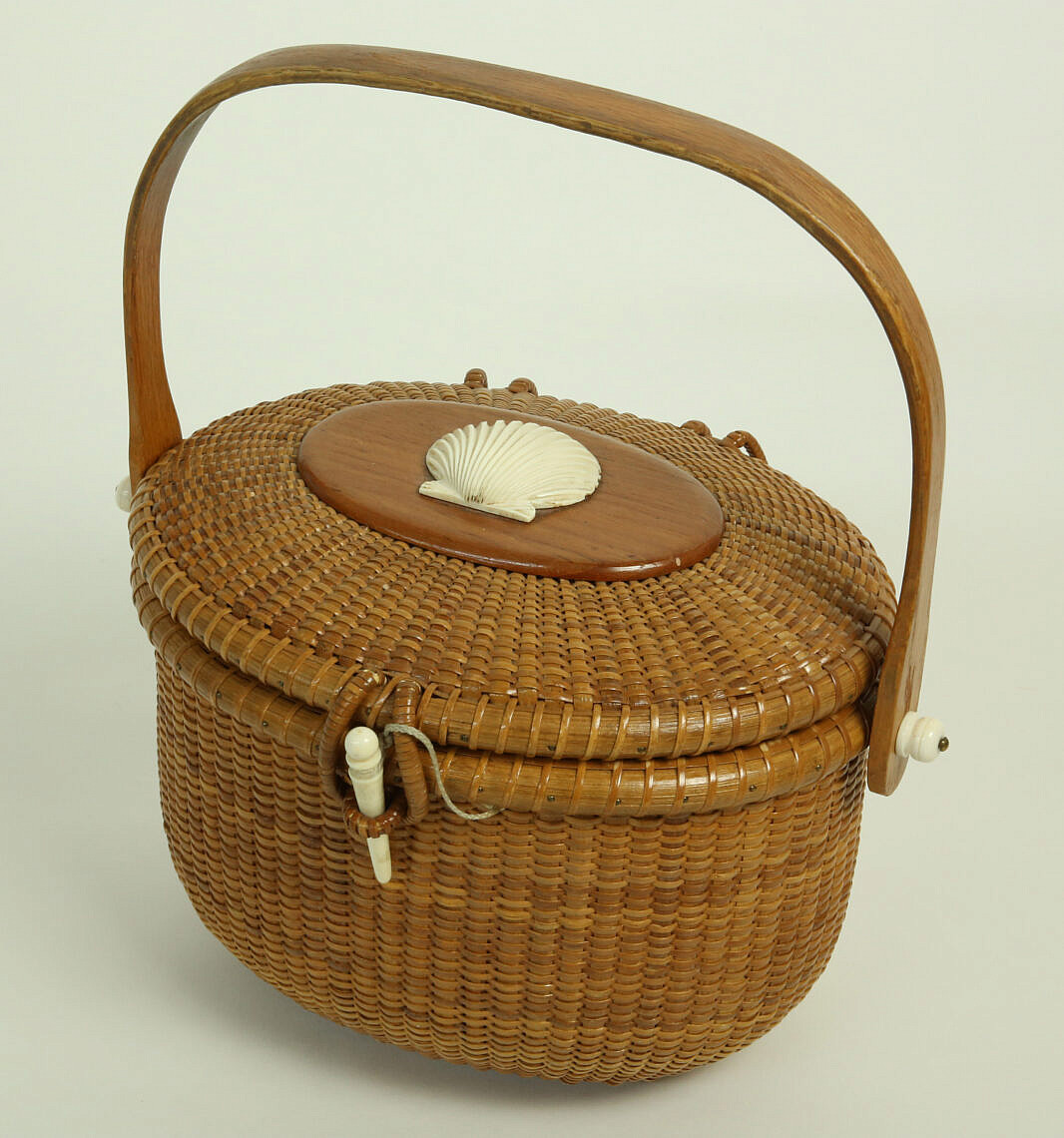 Chin Manasmontri Friendship Basket with Carved Scallop Shell on Lid ...