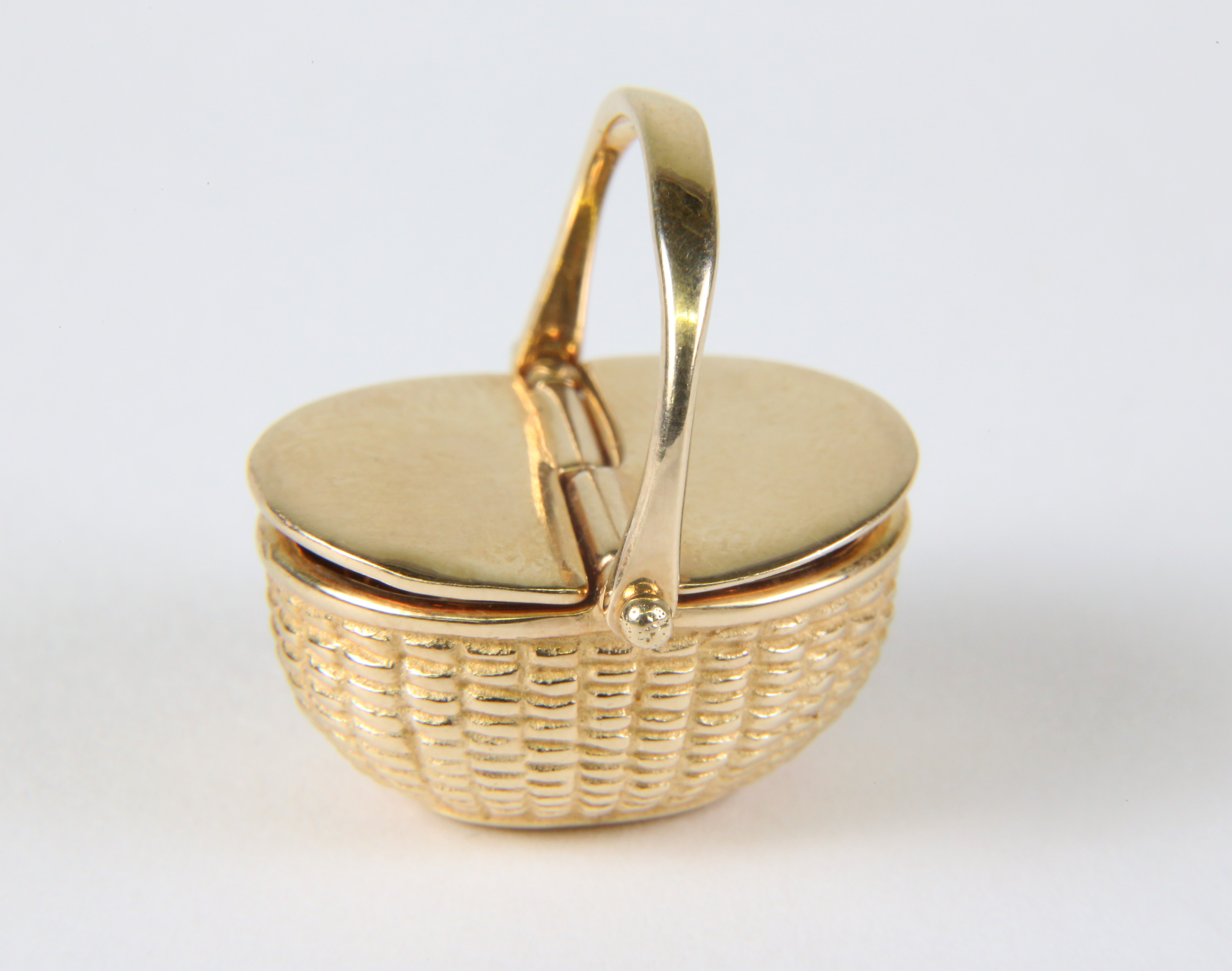 Vintage1988 Golden Basket Glenaan Eliot 14K Gold Nantucket Picnic ...