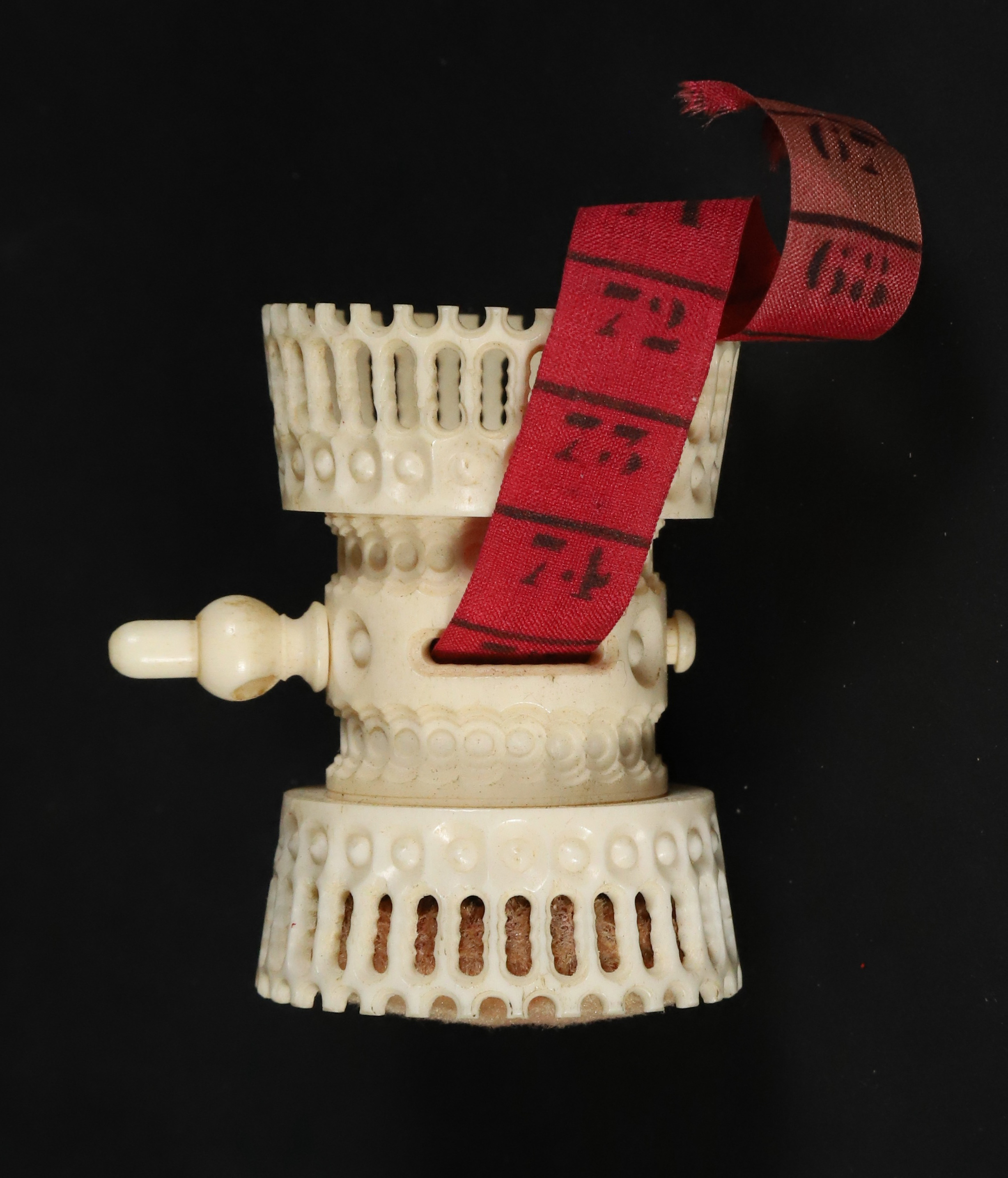 20-5340 Whalebone Sewing Implements G_IMG_3750 - Rafael Osona Auctions ...
