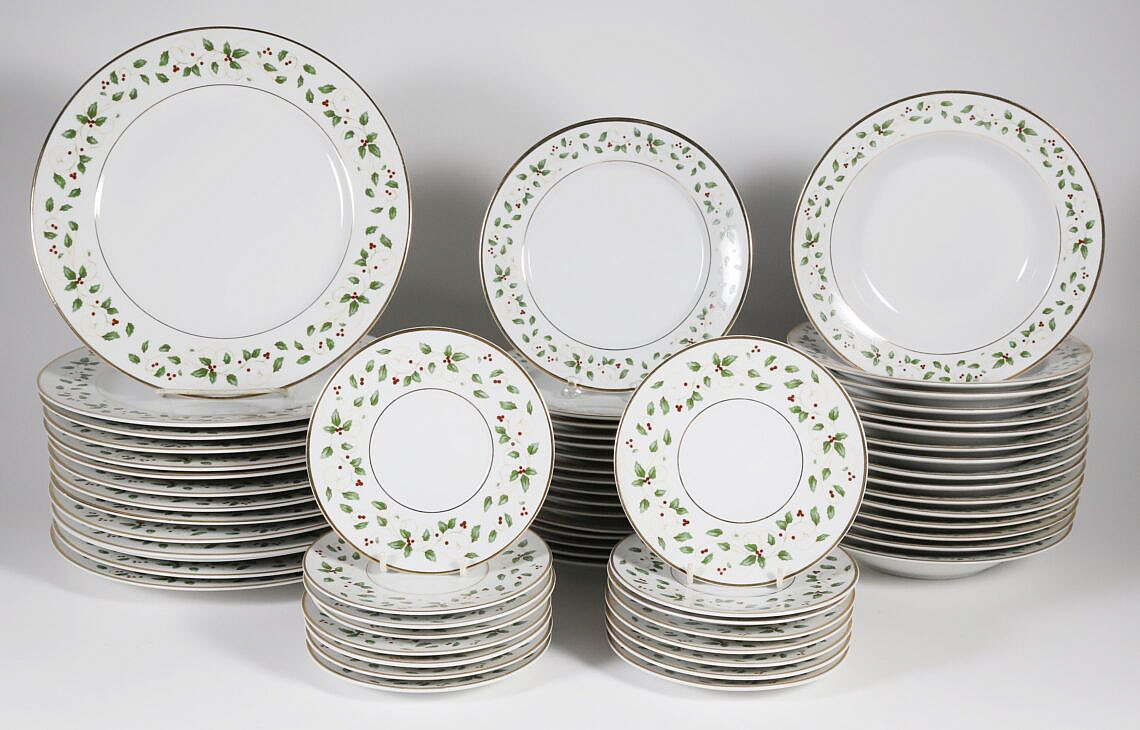 Set of Wallace "Holiday Vine" Pattern Porcelain Dinner Service - Rafael ...