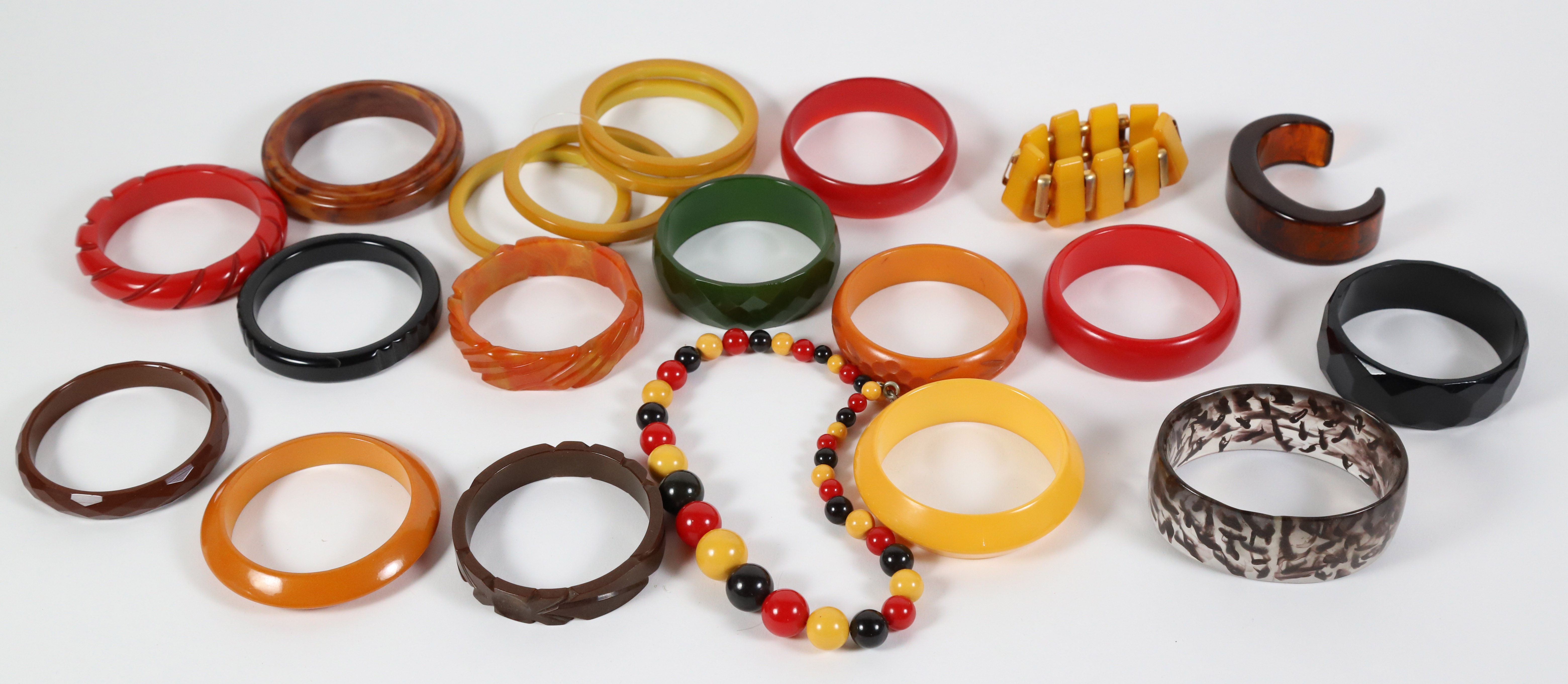 Collection of 21 Pieces of Vintage Bakelight Jewelry - Collection of 21 ...