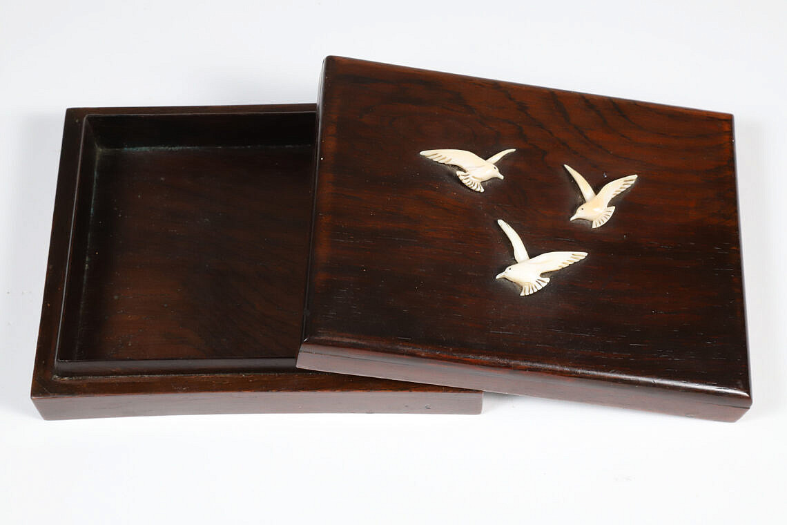 Vintage Mahogany Lift-Top Box with Three Nancy Chase Carved Seagulls ...