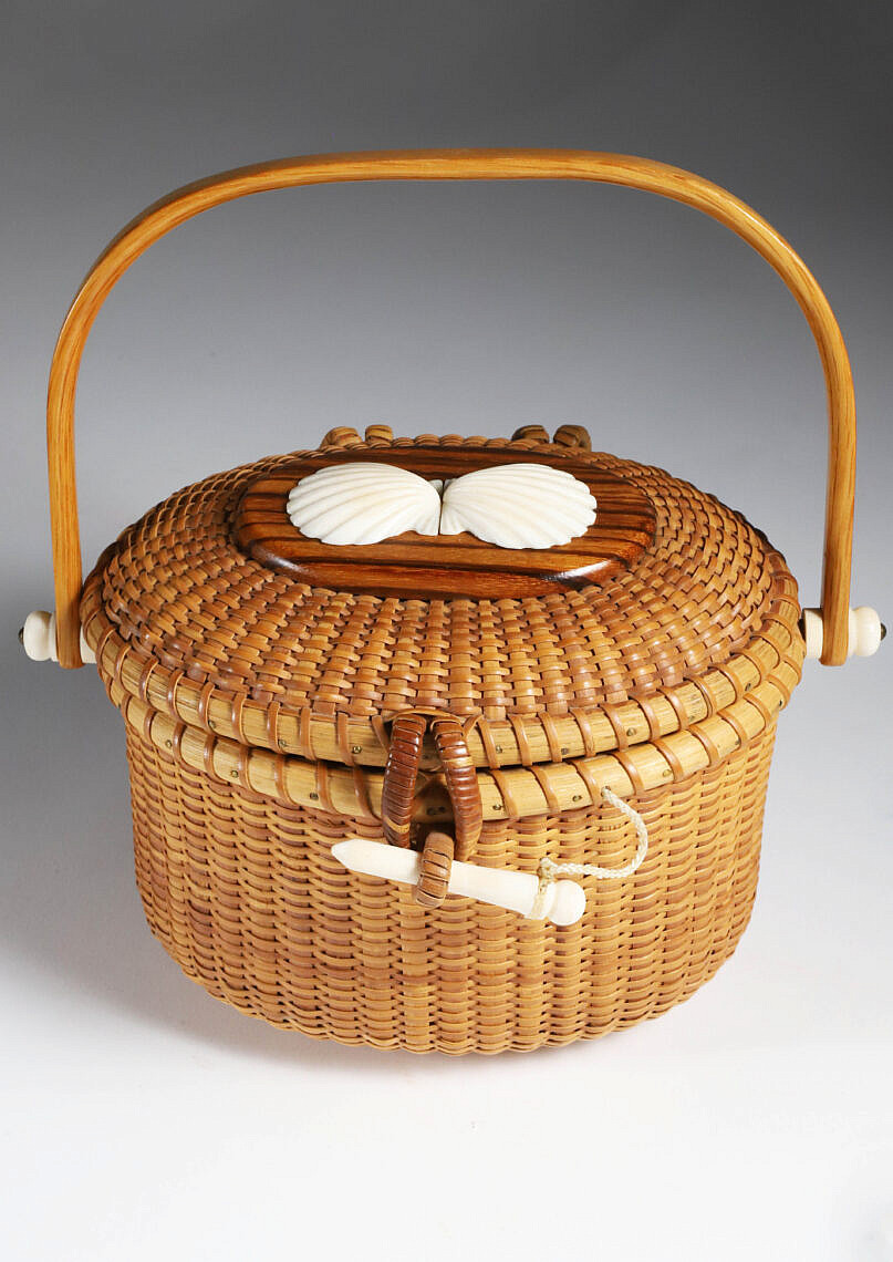Maitino Nantucket Friendship Basket with Twin Carved Scallop Shells ...